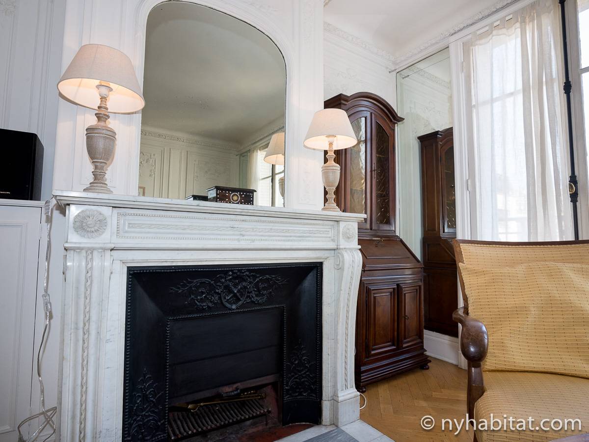 Paris Apartment: 2 Bedroom Apartment Rental in Passy (PA-1768)